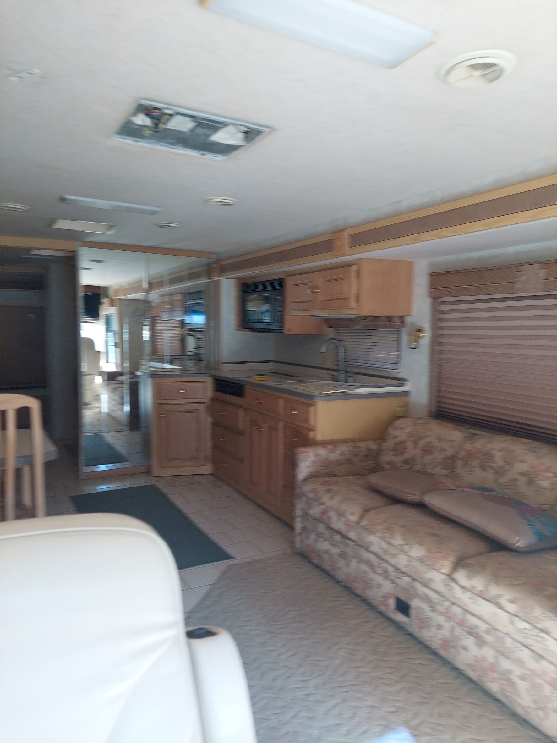 1999 Monaco Diplomat 38 Ft